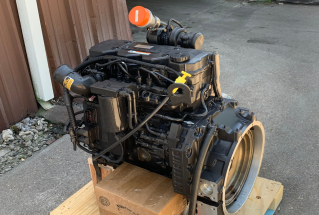 Komatsu SAA6D107E engine | rebuiltcumminsenginesales.com